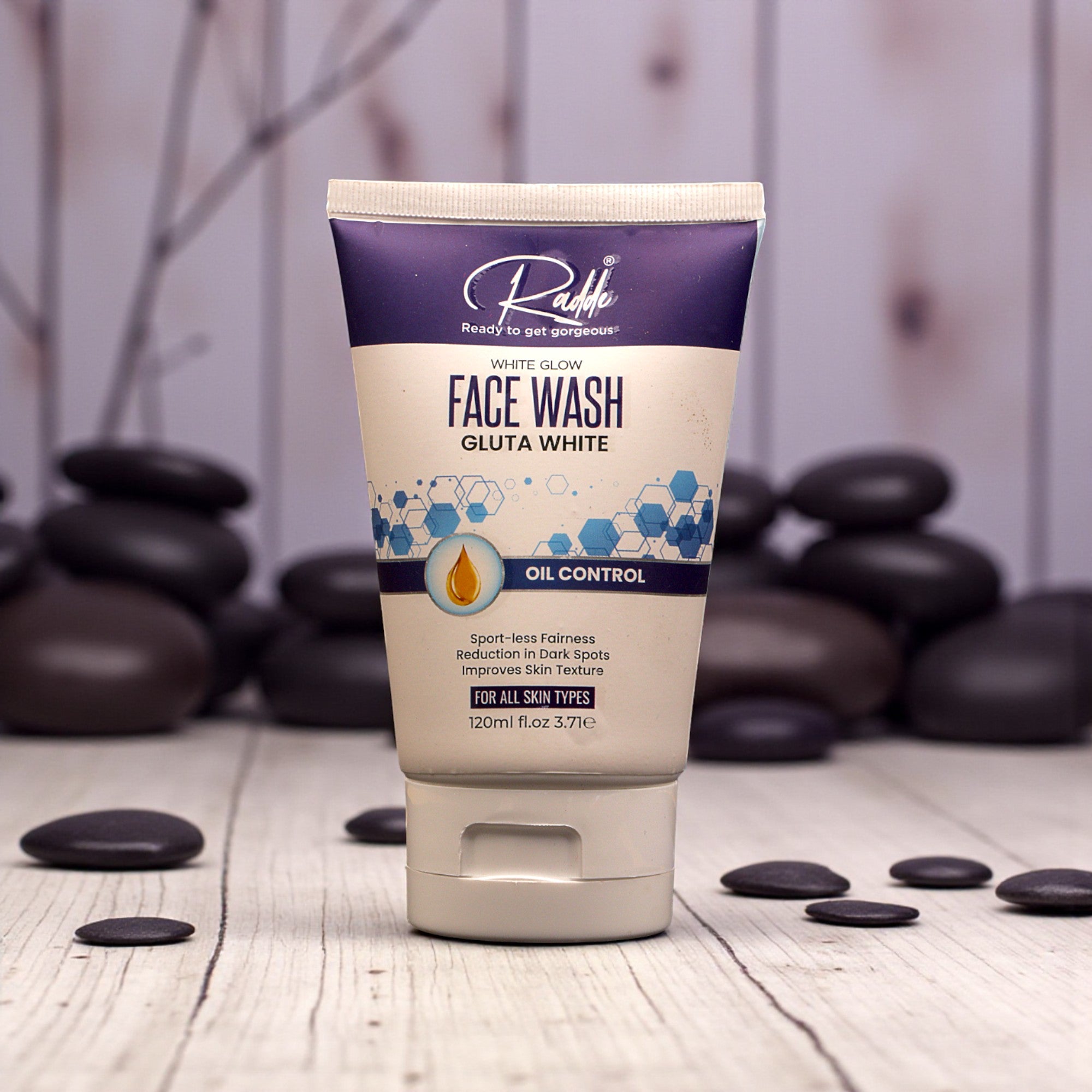 White Glow Face Wash – Radde Cosmetics